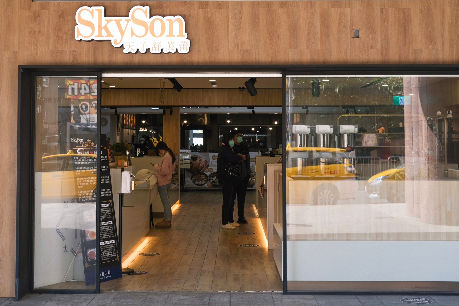 【台中美食】SKYSON天子舒芙蕾｜甜點界的LV質感系代表，可以外帶的法式烘烤舒芙蕾! - 肉依小姐吃什麼