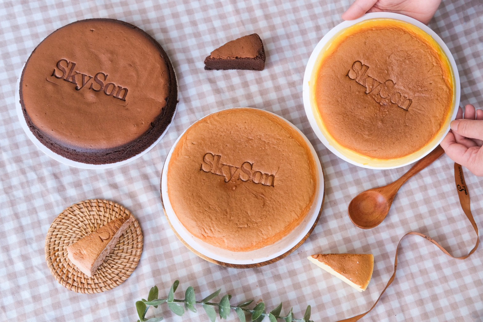 【台中美食】SKYSON天子舒芙蕾｜甜點界的LV質感系代表，可以外帶的法式烘烤舒芙蕾! - 肉依小姐吃什麼