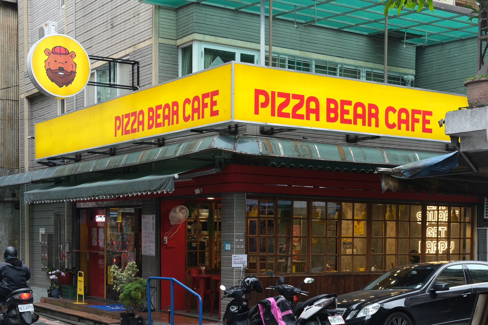 【台北美食】PIZZA BEAR CAFE｜隱身新店街頭的美式披薩專賣店，感受底特律風格的邪惡牽絲滋味! - 肉依小姐吃什麼